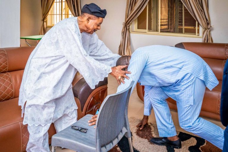 Oba Lamidi Adeyemi: Late Alaafin In Pictures – Newsnowonline