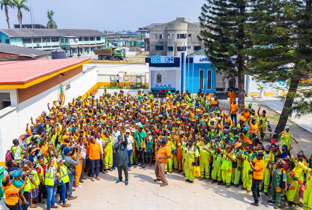 Lagos: Sanwo-Olu Increases Sanitation Workers’ Salary – Newsnowonline