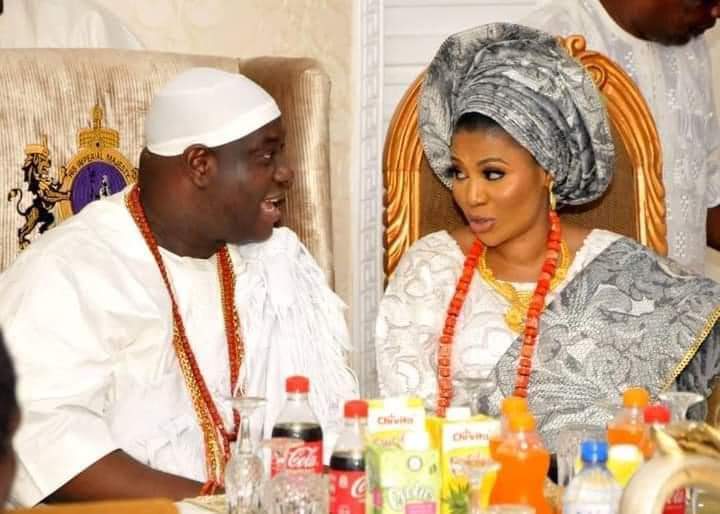 Photos:Ooni Formally Receives Queen Opeoluwa Elizabeth As Palace ...